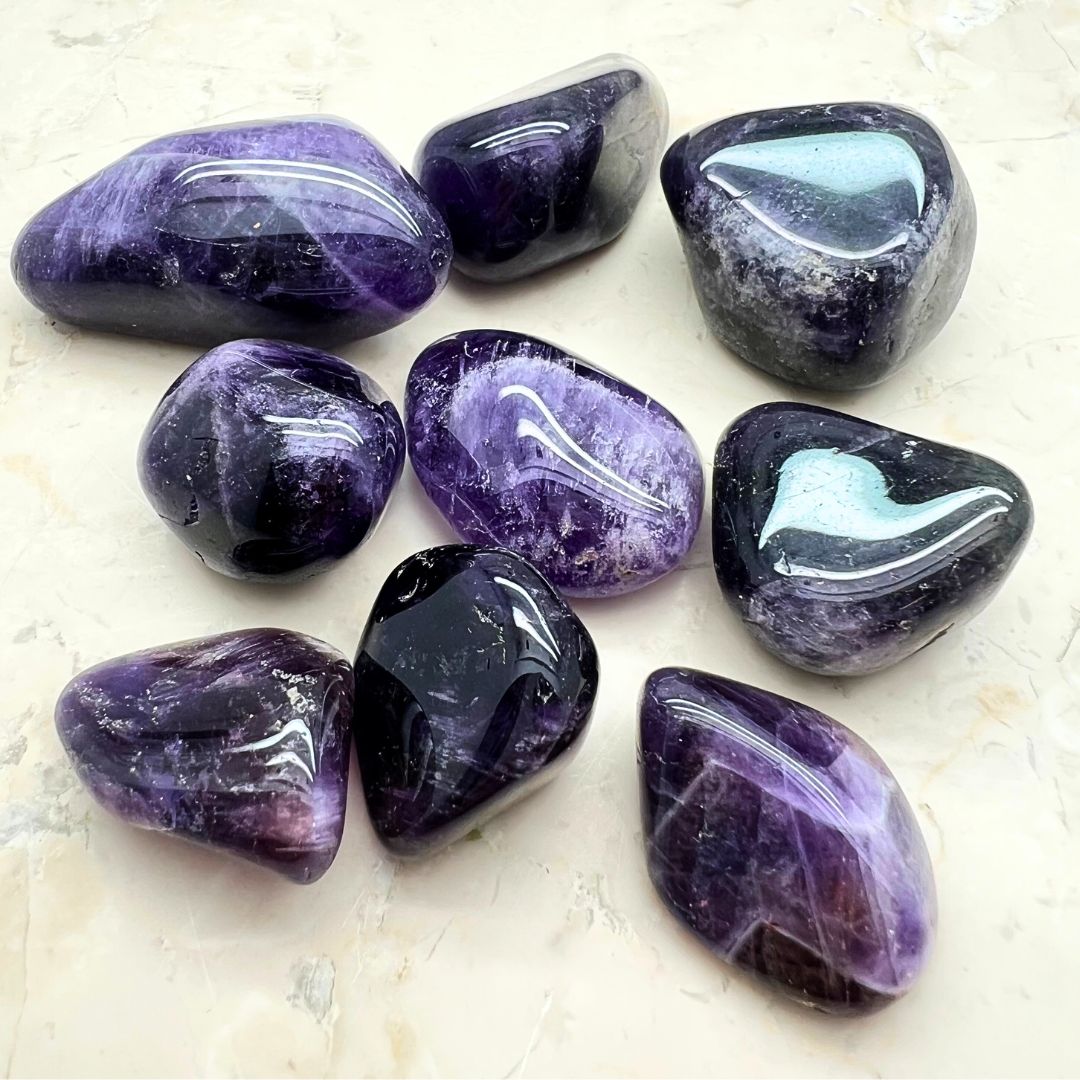Amethyst, tumbled crystal A gross – Kristallrummet