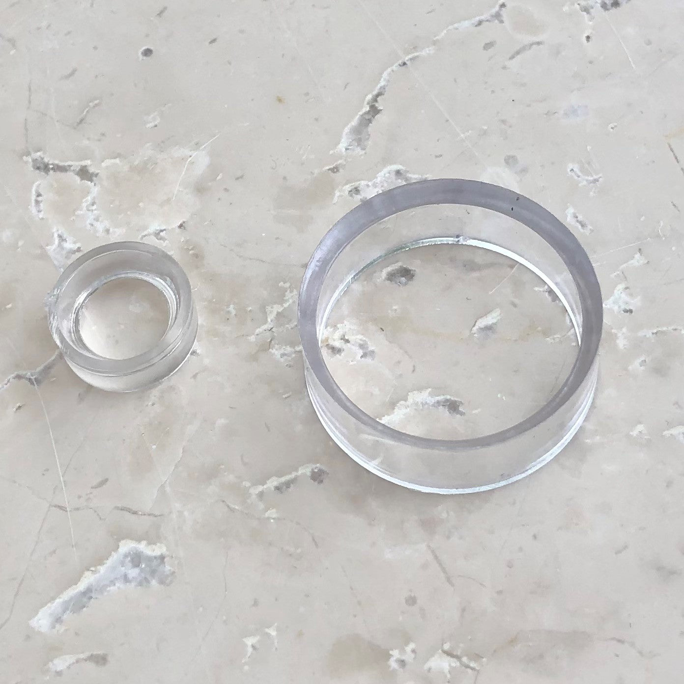 Plastring, Skyltmaterial – Kristallrummet